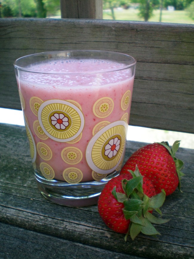 Simple Strawberry Cream Smoothie – the gluten free yogi